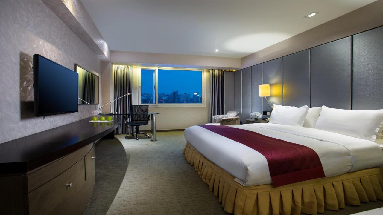 HOLIDAY INN CITY CENTRE HARBIN